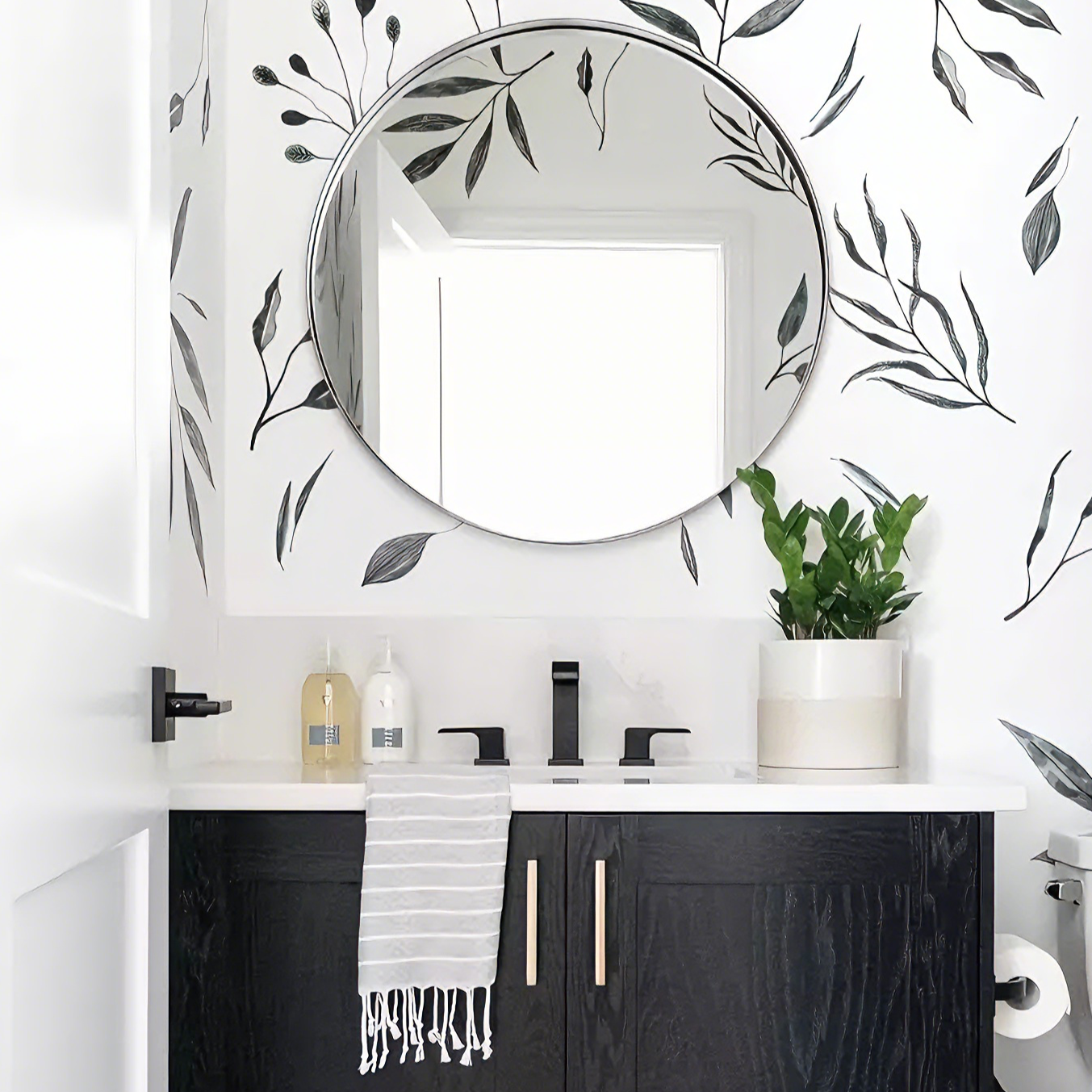 20 Ultra-Stylish Powder Rooms That Prove Small Spaces Can Be Major Fas ...